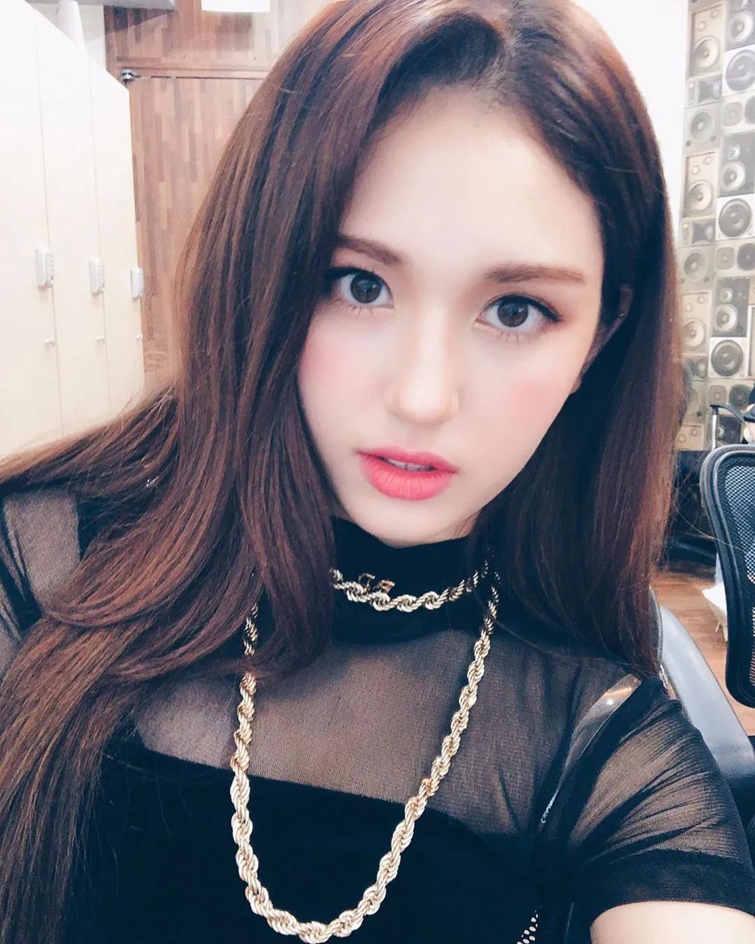 Korean mixed singer Jeon Somi, somi: It's just a Barbie in the world ...