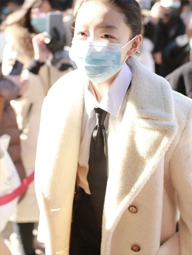 The fourth row of the Spring Festival Gala: Yang Mi is full of fans, Li ...