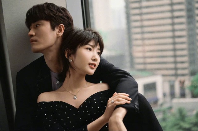 Is Mao Xiaotong and Yang Jue in love?Take a couple big shots and ...