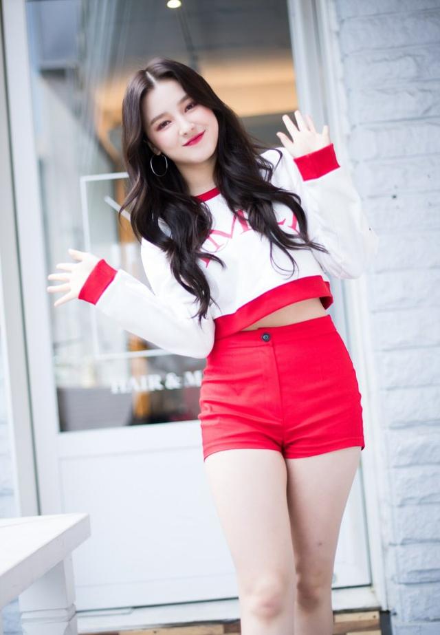 Known as "Korea's first fat goddess", she has a plump body and no fat ...