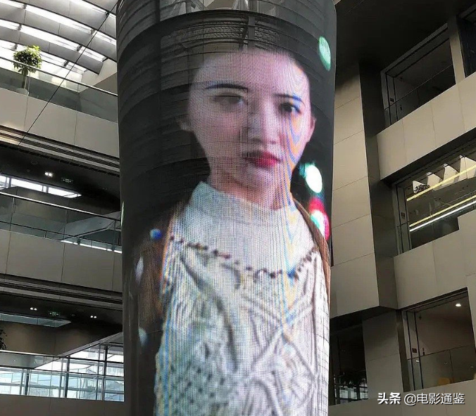 Qin Fang Si Teng's stills are cast on the pillar, Jing Tian's face is ...