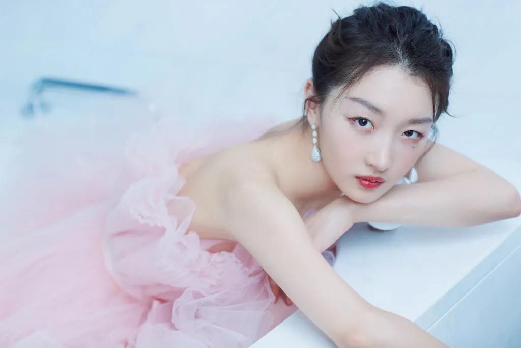 Little gossip, Ding Yuxi, Bai Jingting, Zhou Dongyu, Li Yifeng - iNEWS