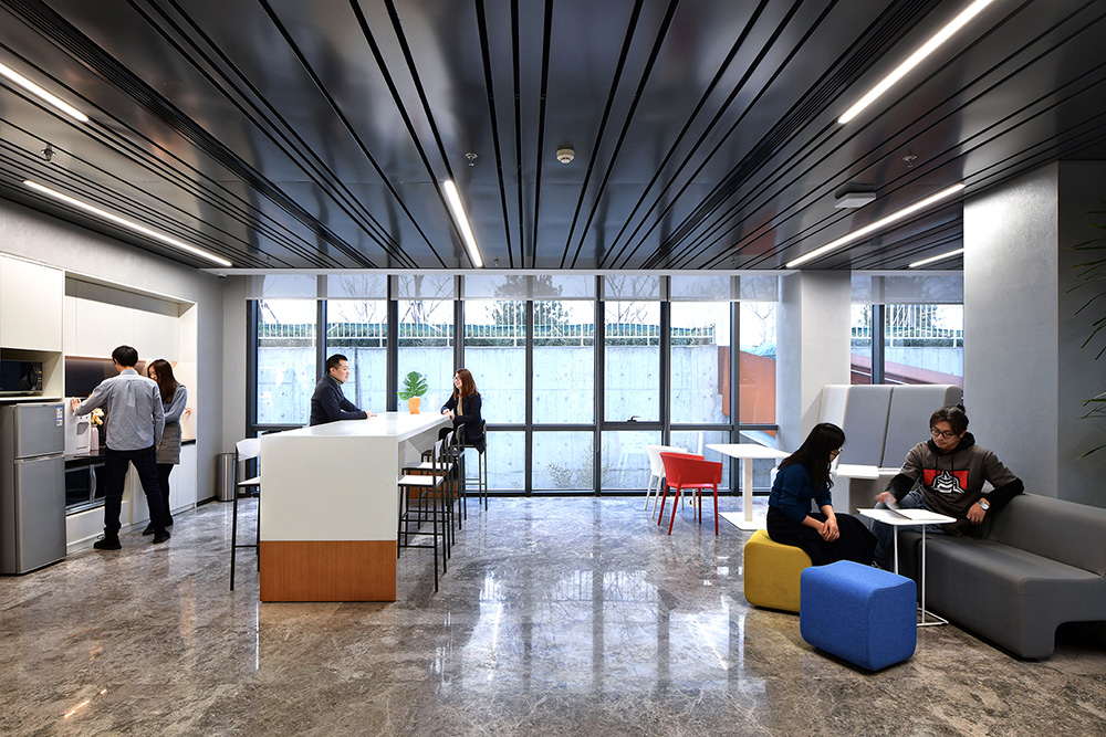 Modern and simple Nanjing BMW & ArcherMind BA TechWorks office design ...