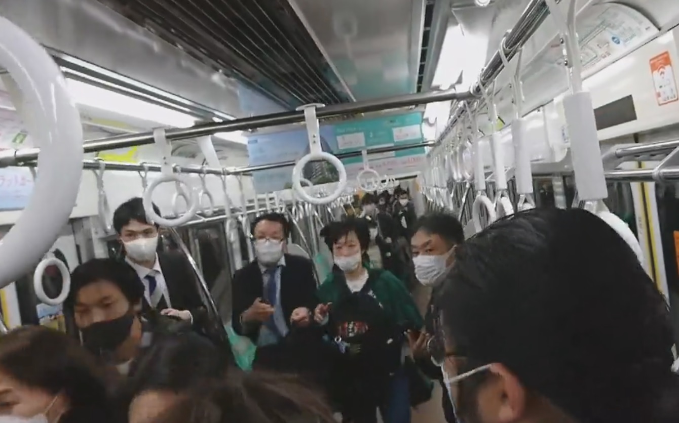 Sword wounding broke out in Tokyo subway!At least 6 people were stabbed ...