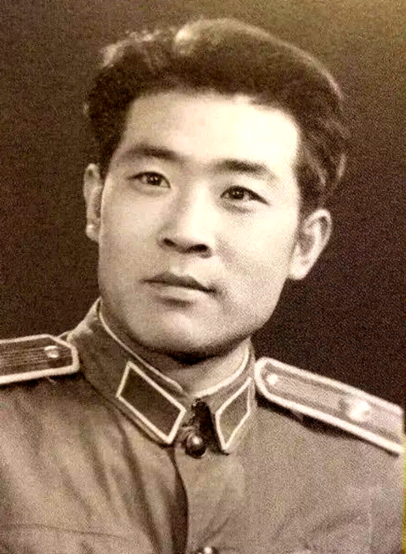 He is Cui Kai, the deputy head of "Fighting the Invaders" and Deng Bin ...