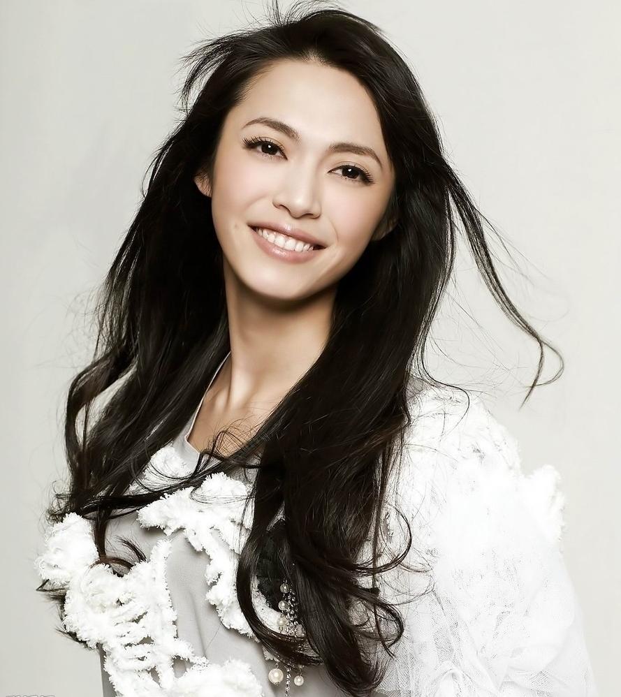 42-year-old Yao Chen showed up at the airport with his children ...