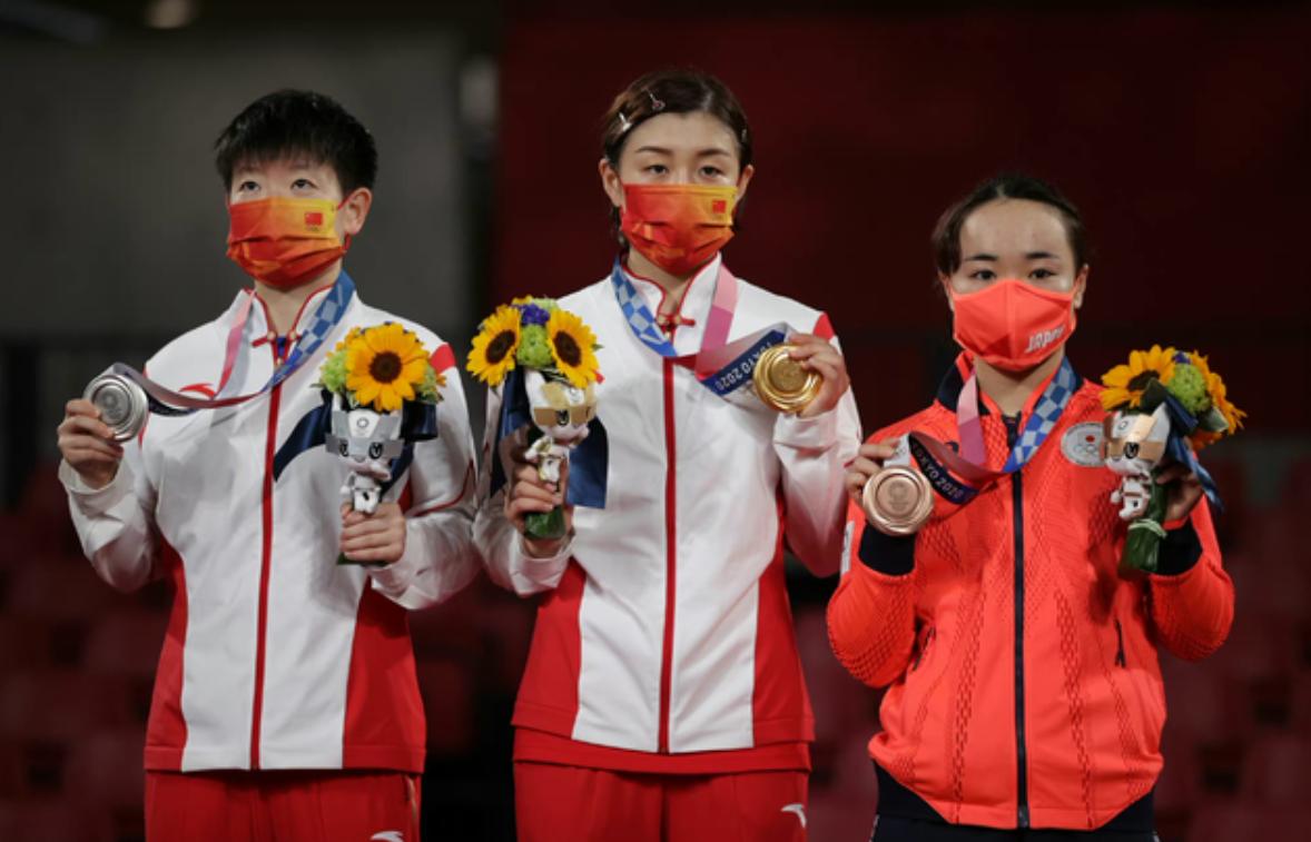 The 26-year-old CCTV commentator Gao Han is on fire. His voice is ...