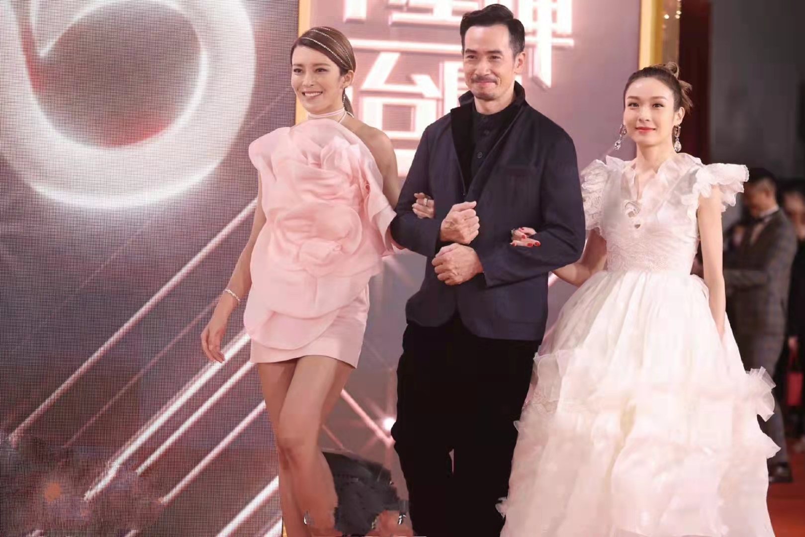 On TVB celebration, Wang Haoxin and Cai Sibei are in the same frame ...