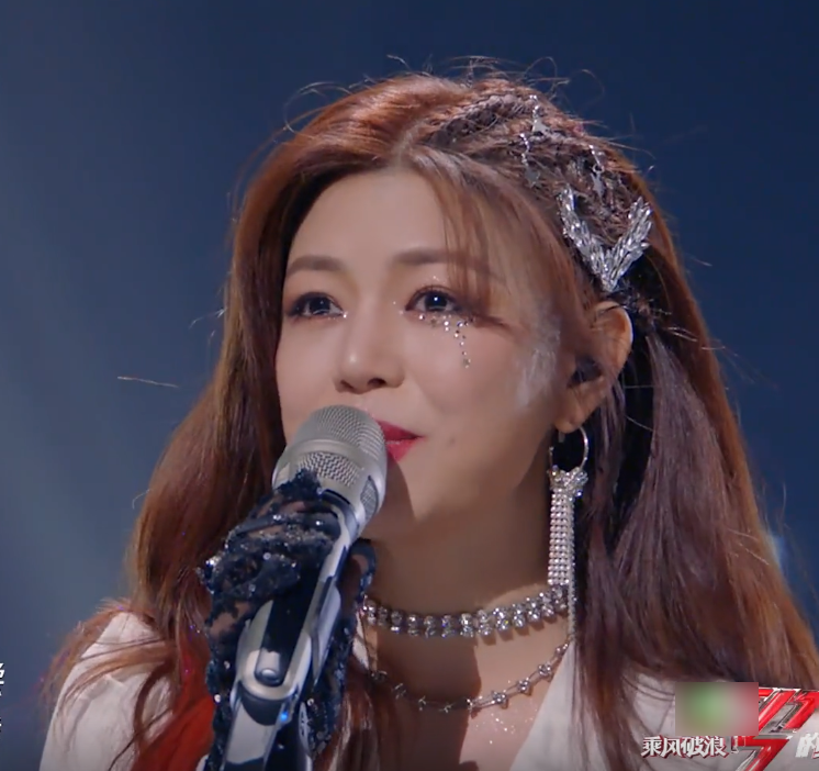 37-year-old Chen Yanxi changed her style. Baby fat meets double ...