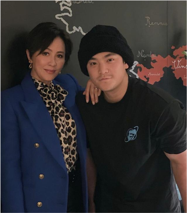 Liu Jialing is too perfect, like He Chaolian's peers, a look, it is the old woman - iNEWS