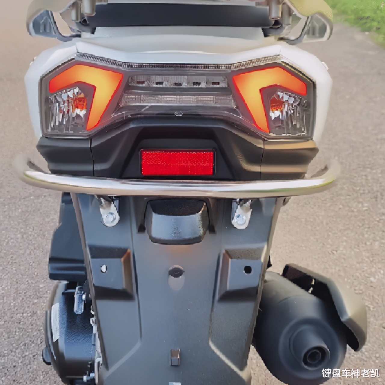 Haojue new pedal UCR125 real car exposed, LED reflective headlights, CBS linkage brake - iMedia