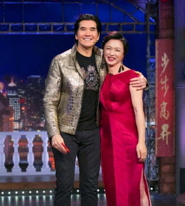 A close photo of Venus and his friend Na Ying, Carina Lau, Hu Jun ...