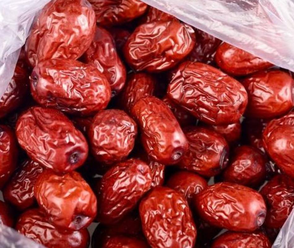 Is it good to eat red dates every day? How much is it every day? People ...