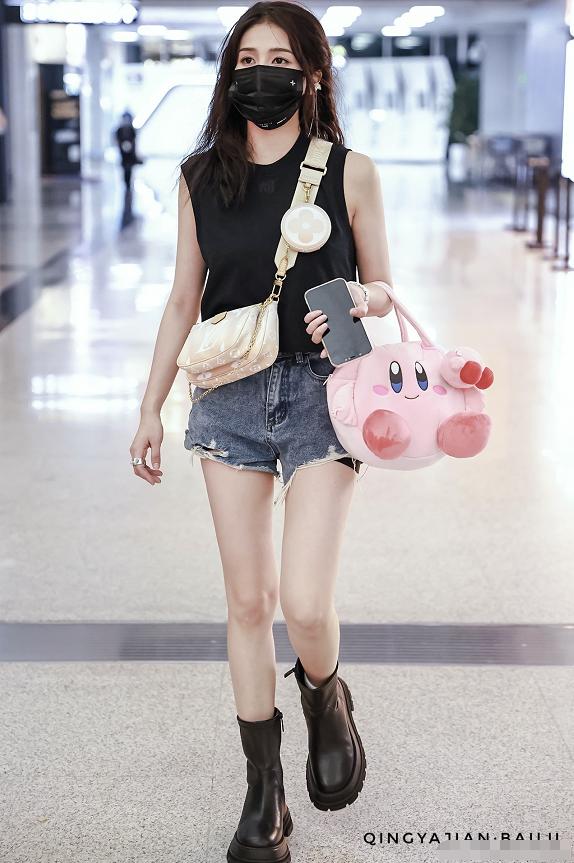 The long legs of Bailu walking to the airport are super conspicuous ...