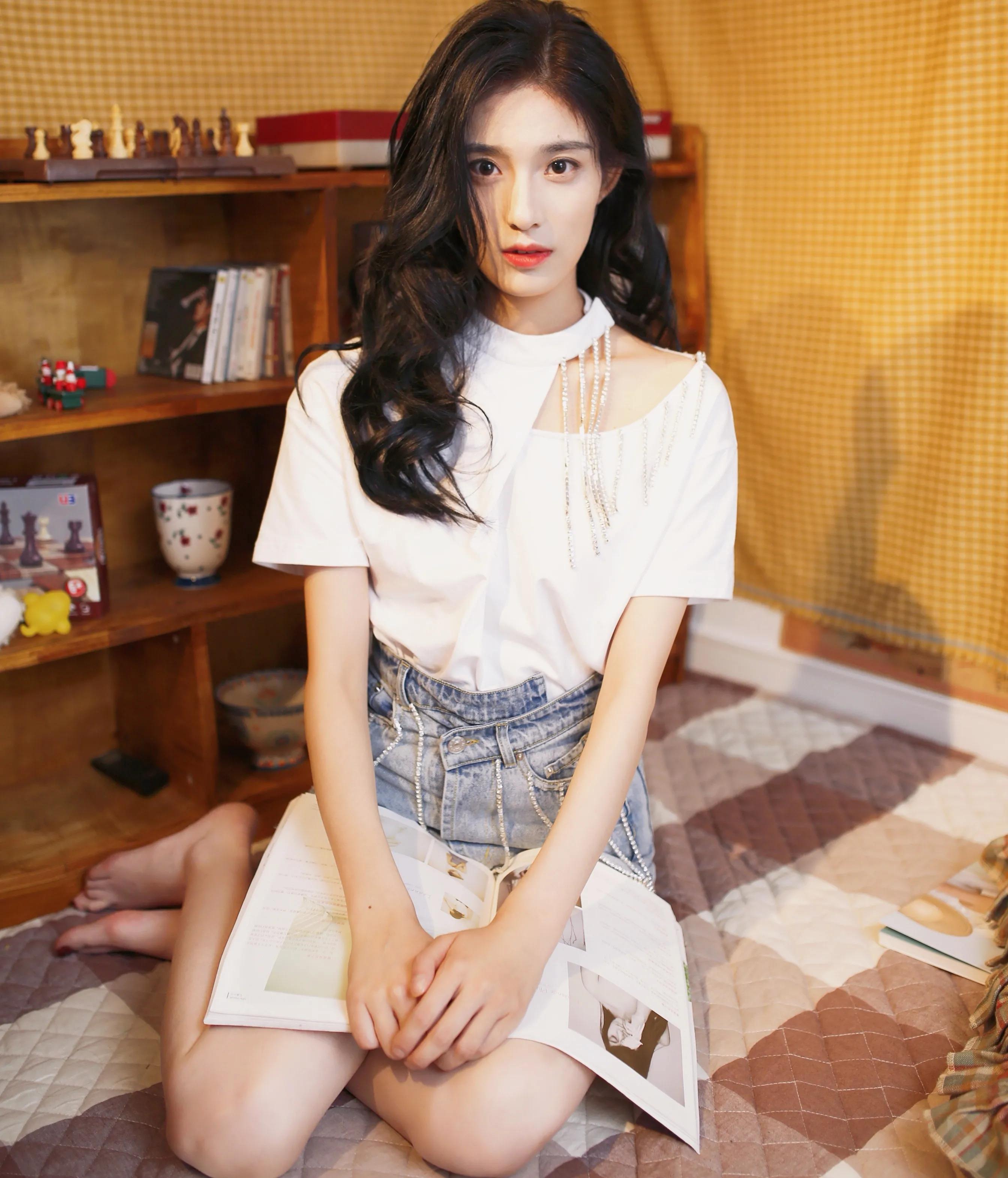 The not-so-lovable rookie actor Zhong Lili - iMedia