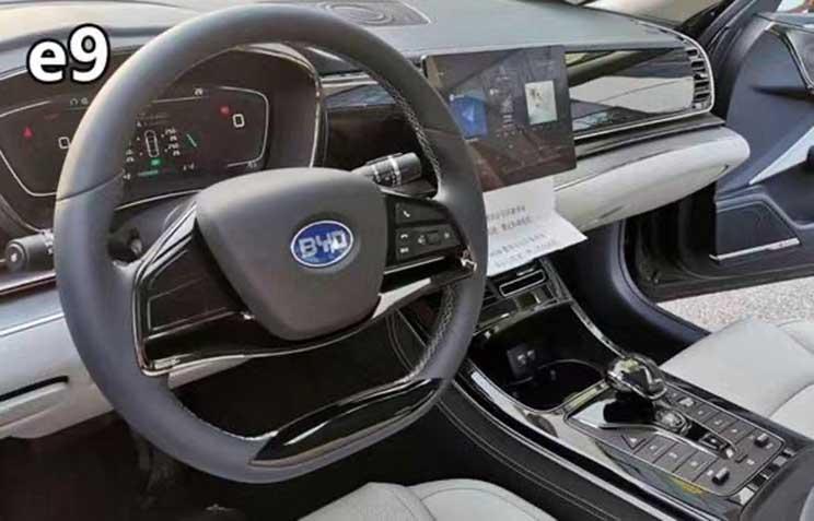 Or enter the e network to sell BYD e9 real car spy photos exposed - iNEWS