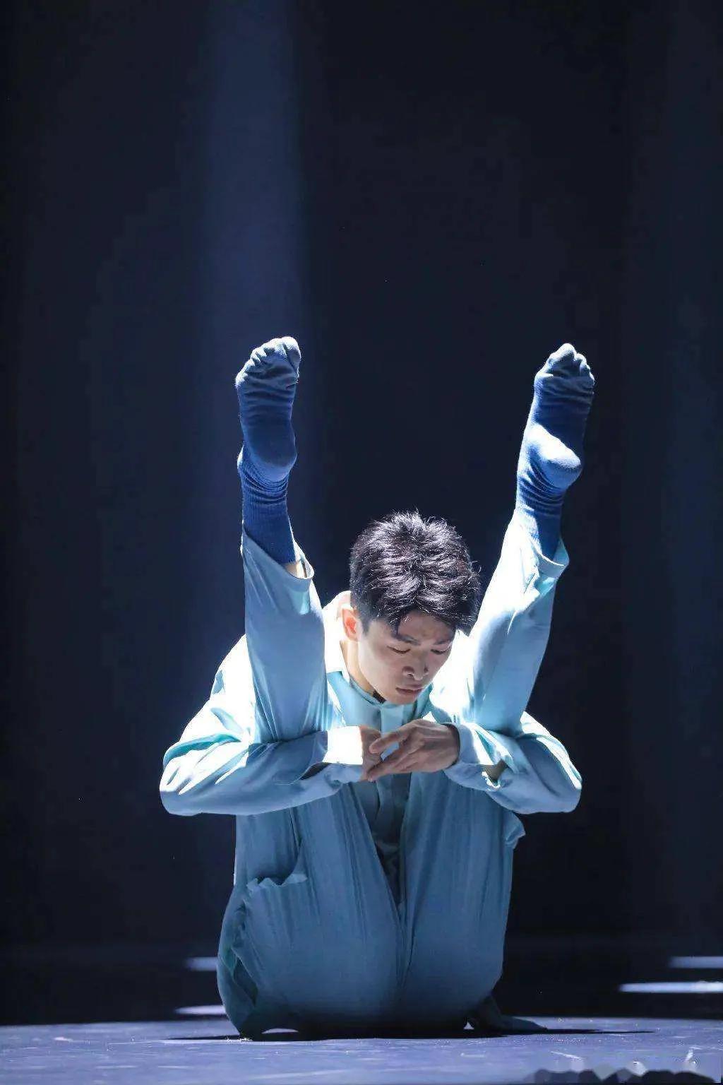 Treasure male dancer in the dance storm - iNEWS