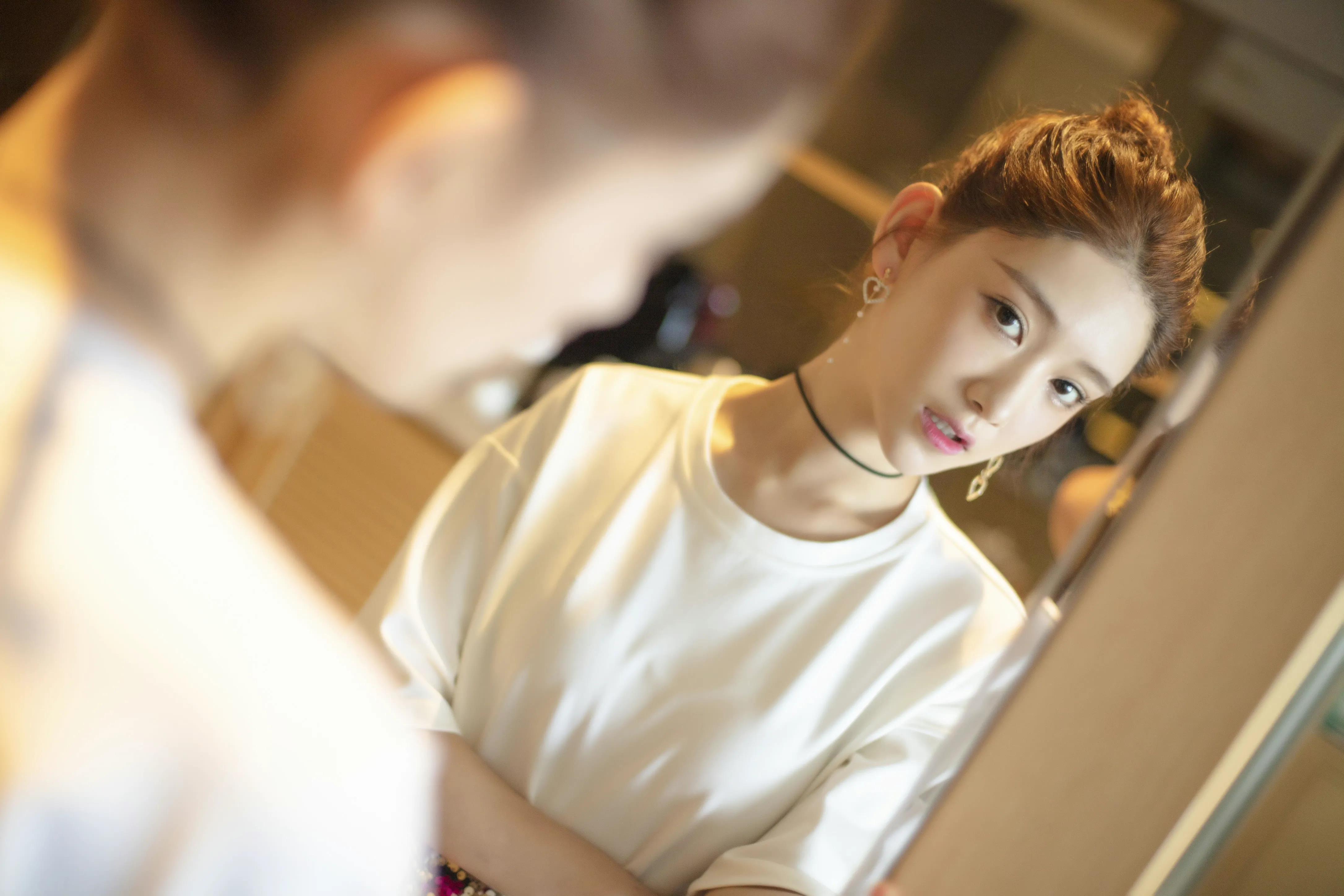 Gentle, charming, confident, free and easy Li Muchen - iNEWS