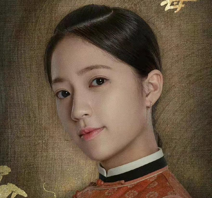 Sister Ouyang Nana's costume rollover?Acting as Jiang Qinqin maid dresses too thick, how old ...