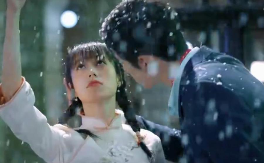 Li Yifeng and Yang Mi participated in the same awards ceremony, still a ...