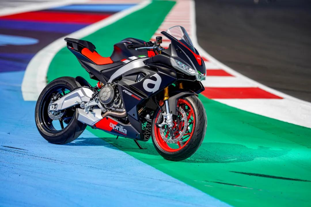 RS660售價11.99萬起，CB400X未漲價、FLAME500售價3-3.4萬 - 資訊咖