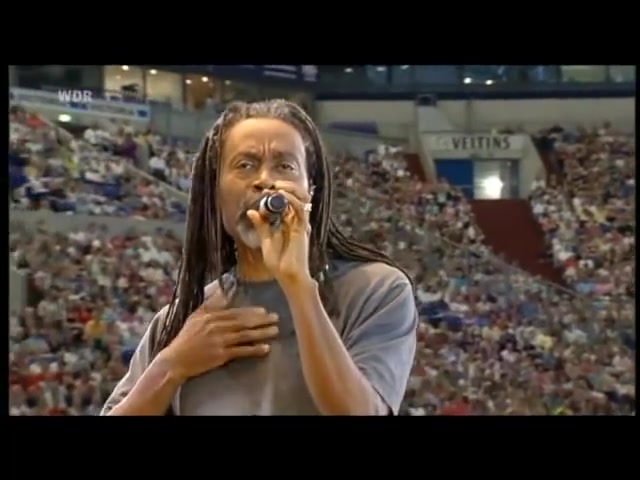 What is the experience of singing a band alone? - iNEWS