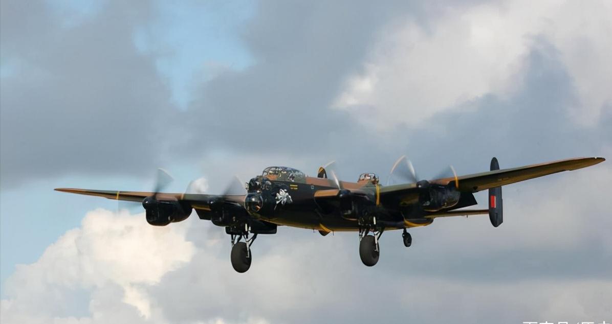 "Lancaster" heavy bomber, the only bomber capable of carrying 10 tons ...