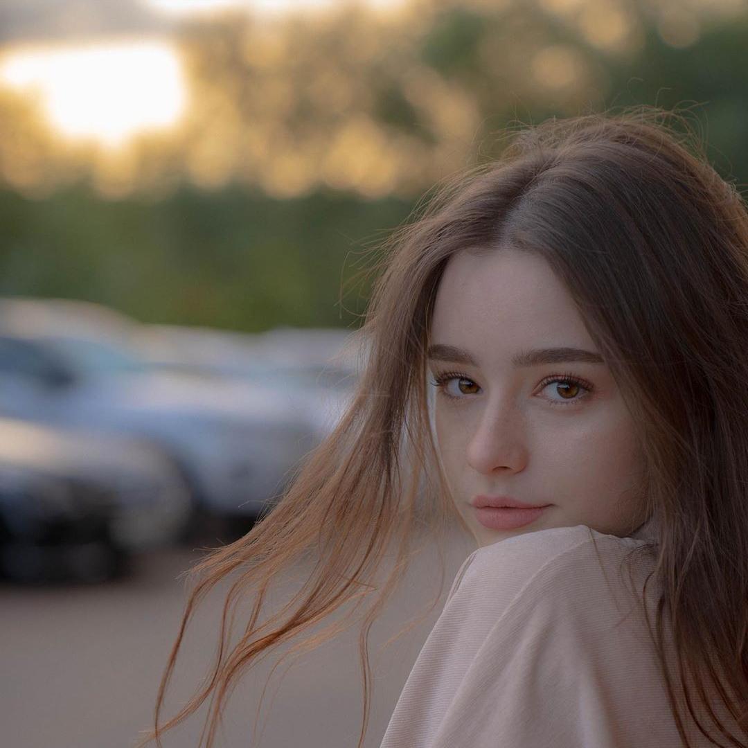 Dasha Taran, the little Russian fairy, with a beautiful face that is ...