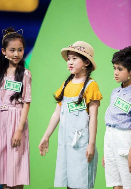 Sun Yi's 11-year-old "daughter" has outstanding looks and long legs ...