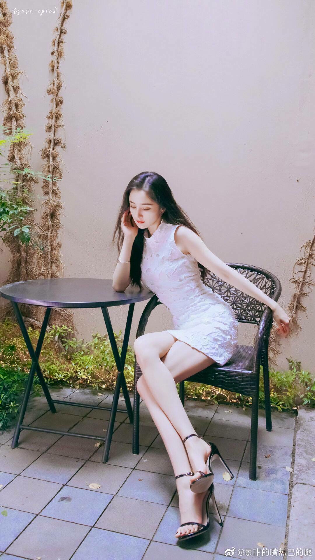 Celebrity legs of Yang Mi, beautiful legs, is the great power of the ...