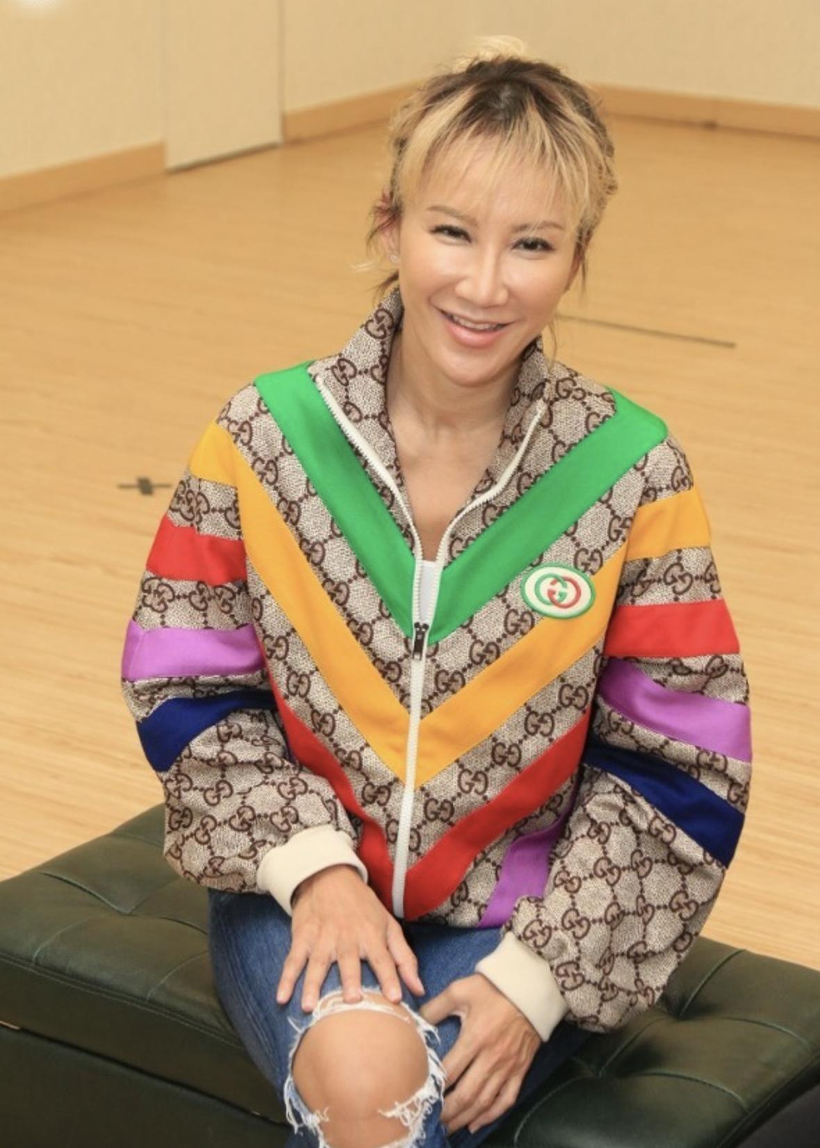 Coco Lee decorates the luxurious house to celebrate her mother's ...