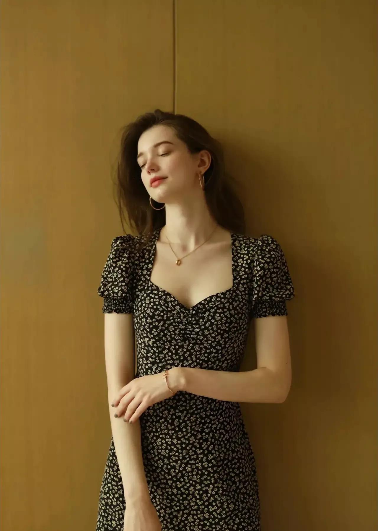 Belarusian girl's exquisite features, sweet smile - iNEWS