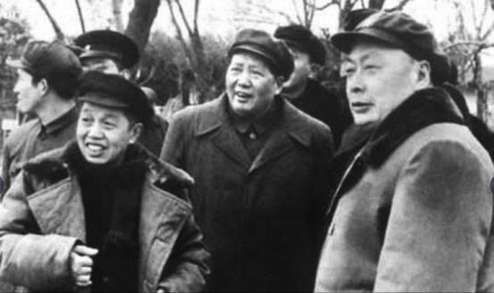 Mao Zedong held Su Yu's hand tightly at the memorial service for Chen ...