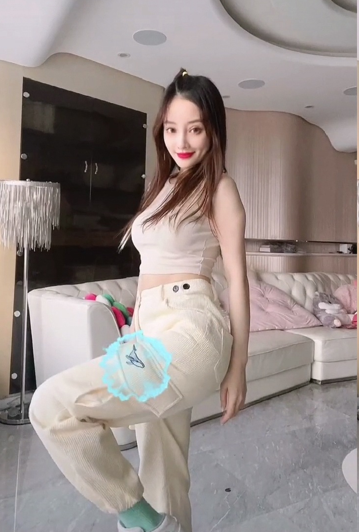 40-year-old Li Xiaolu really let go, wearing navel-bearing costumes to dance the girl group ...