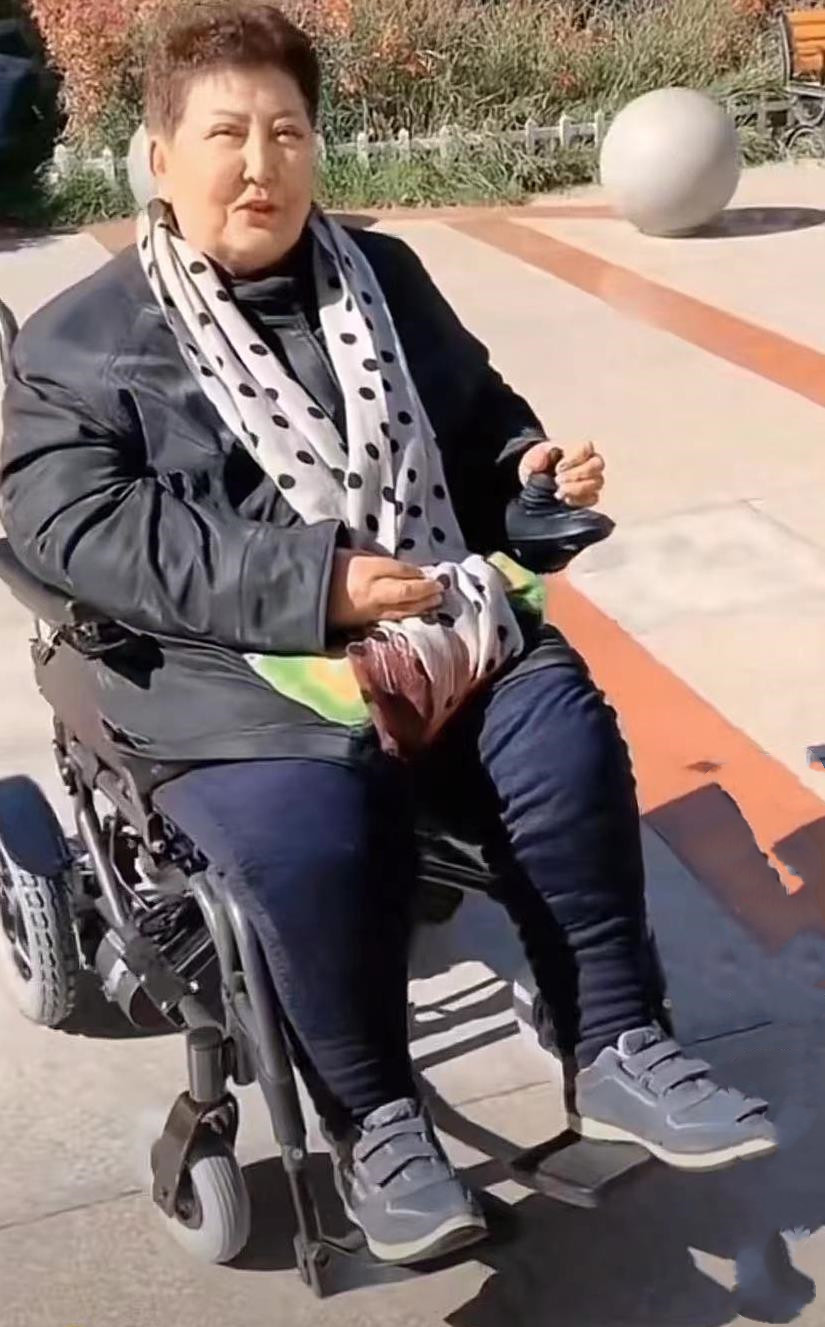 Singer De Dema revealed the recent situation. Despite his illness, he ...