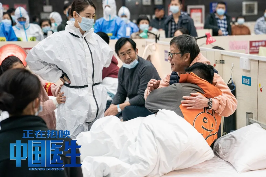 "Chinese Doctor" box office exceeds 900 million, director Liu Weiqiang ...
