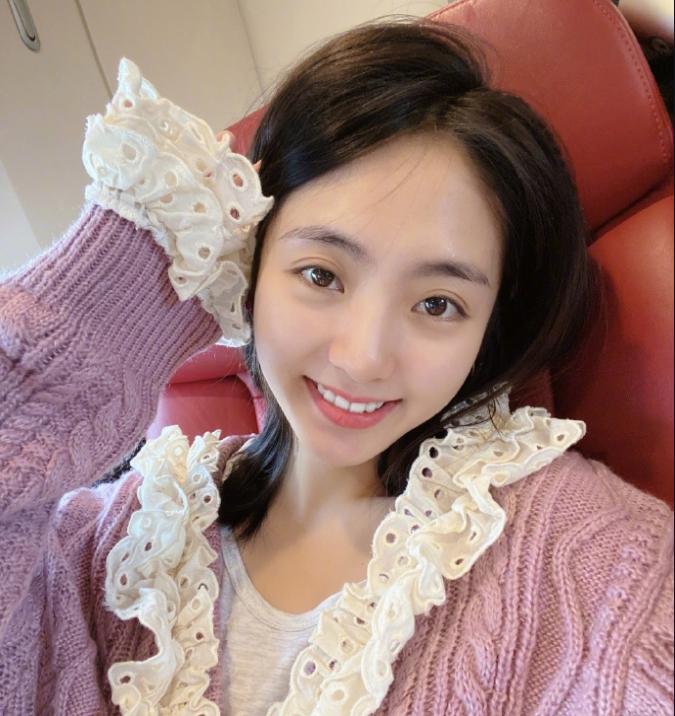 Fei Xing took a selfie in sports, appeared without makeup and stunned ...