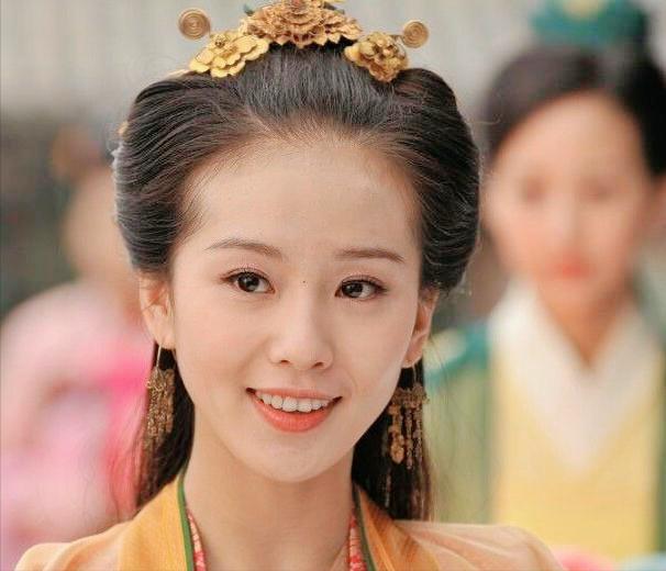 6 actresses with very beautiful moles, not only do not affect their ...