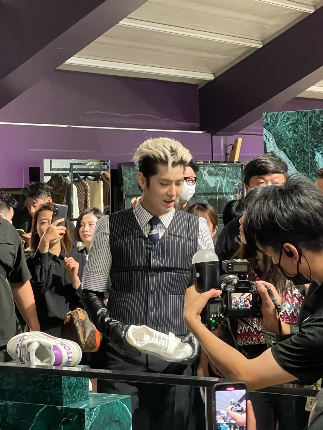 The first time I saw Wu Yifan himself, he was so handsome, his aura was ...