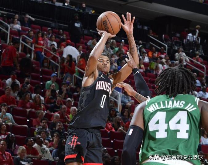 Slash 30+4!The Rockets set a record of 3 in the No. 1 battle!6 fouls ...