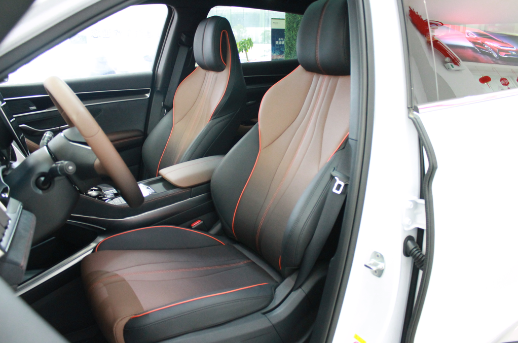 Exploring the BYD 4S store, the price of most models is firm, and the ...