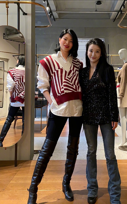 Lu Yan is worthy of being a national model. She has a white shirt with ...