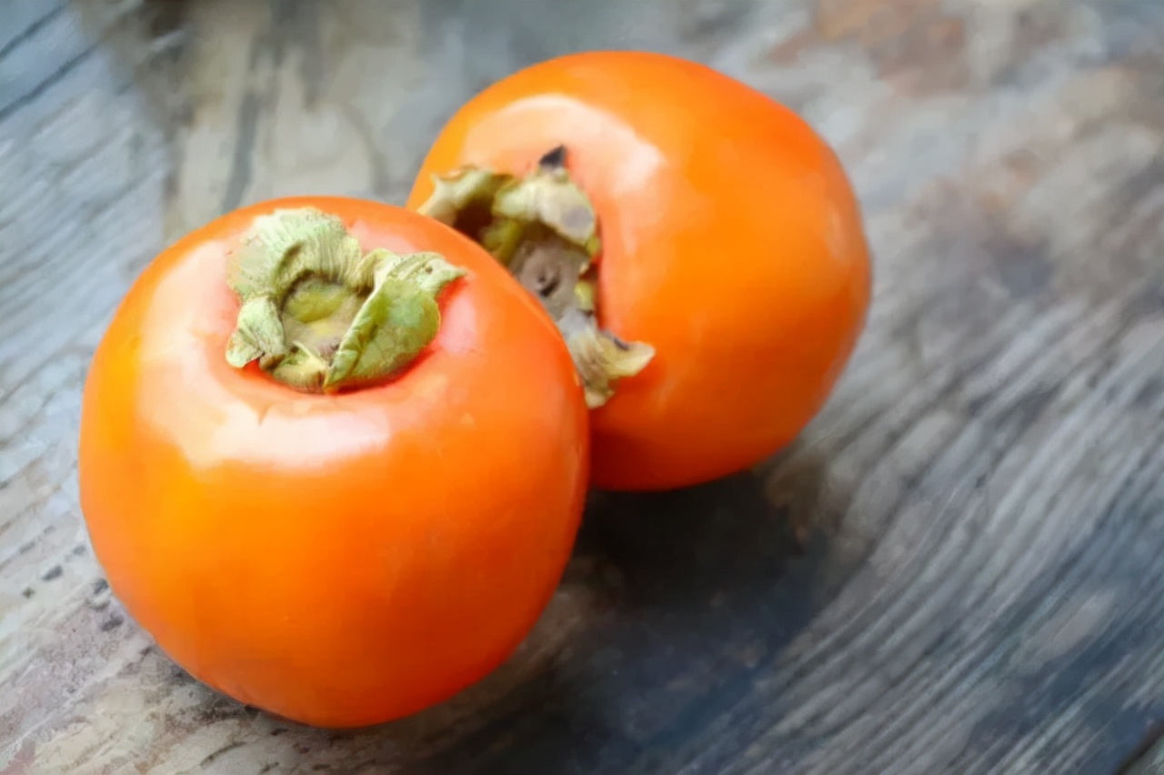 Although persimmons are sweet, sugar lovers have these benefits if they ...
