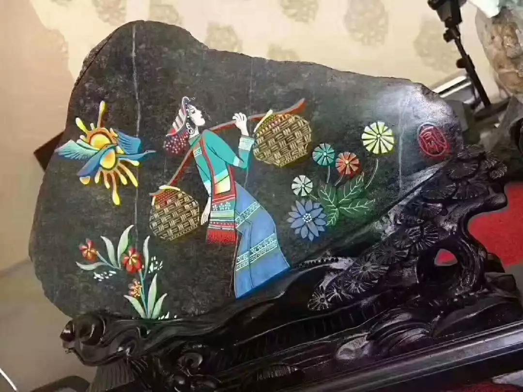 Don't throw the broken jadeite rough, the current carving technique makes you doubt your life ...