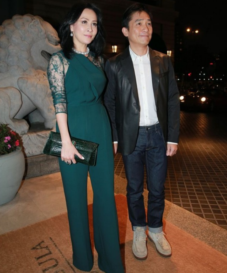 Carina Lau's slightly fat figure is beautifully dressed, wearing lace ...