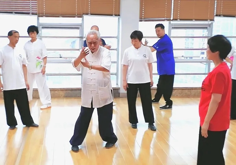 Zhao Youbin, the descendant of Yang's Taijiquan family: strength and softness combined with ...