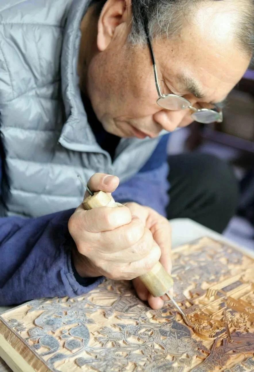 Tai Liping: Lighting up woodblock New Year pictures with life - iNEWS