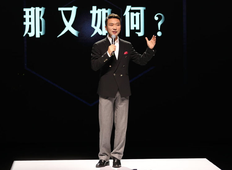 Kang Hui presided over the styling and stepped on thunder. His trousers ...