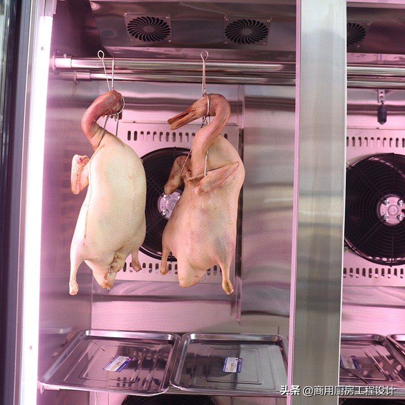 Want to make the skin of roast duck crispy and delicious?You need a ...