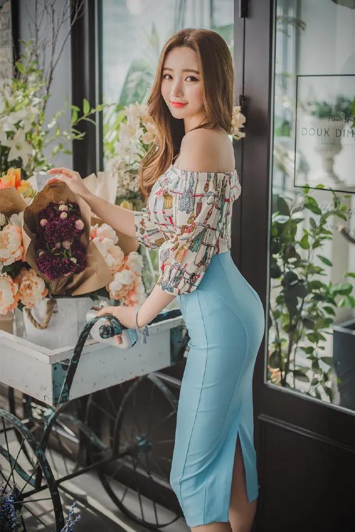 Korean model Lee Yeon Jung has an angel-like face and a devil-like ...